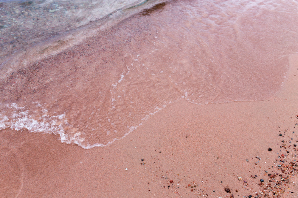 Playas de arena rosa, dónde encontrarlas