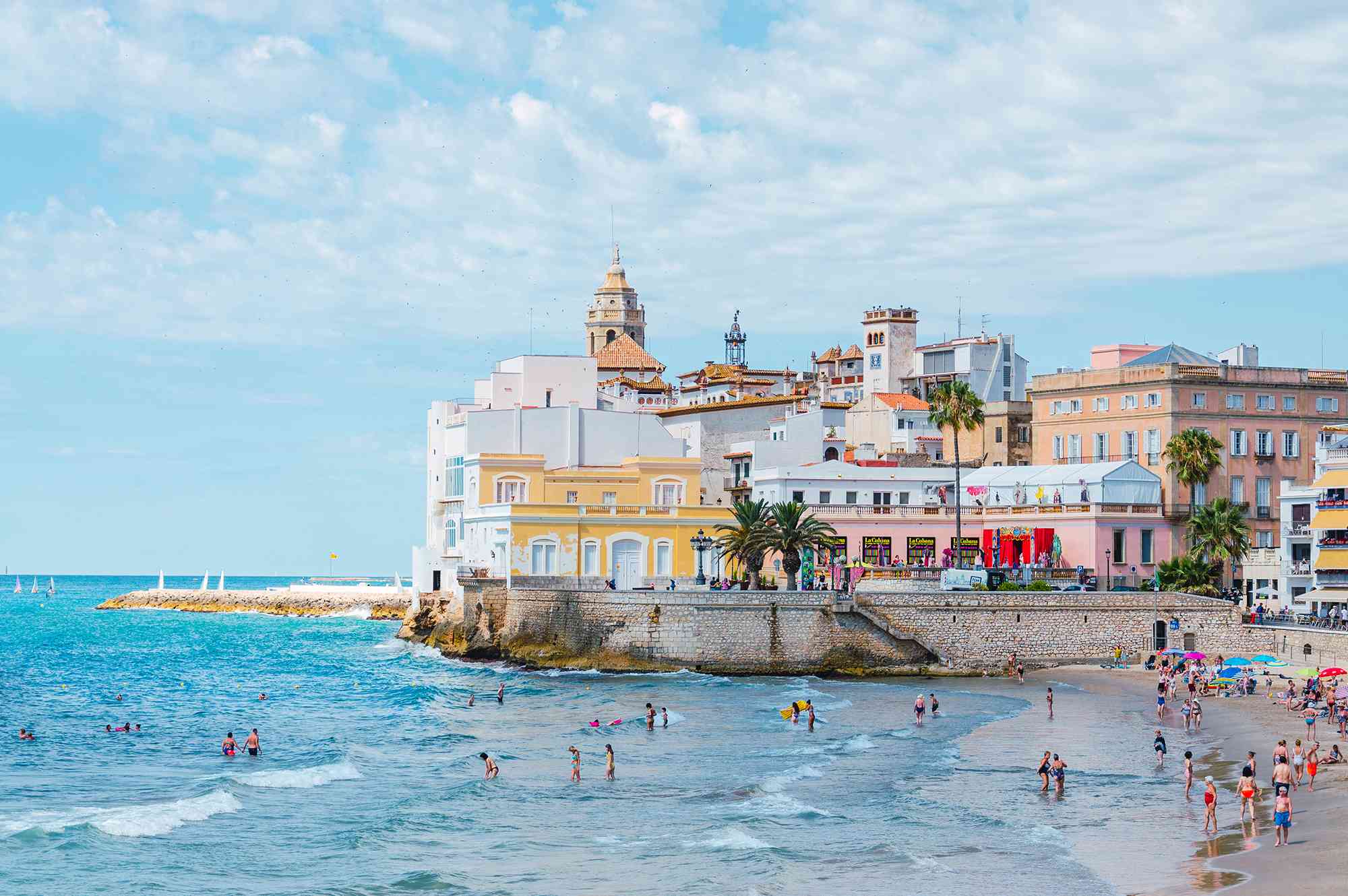 Playa de Sitges: la más feliz del mundo, según un estudio global